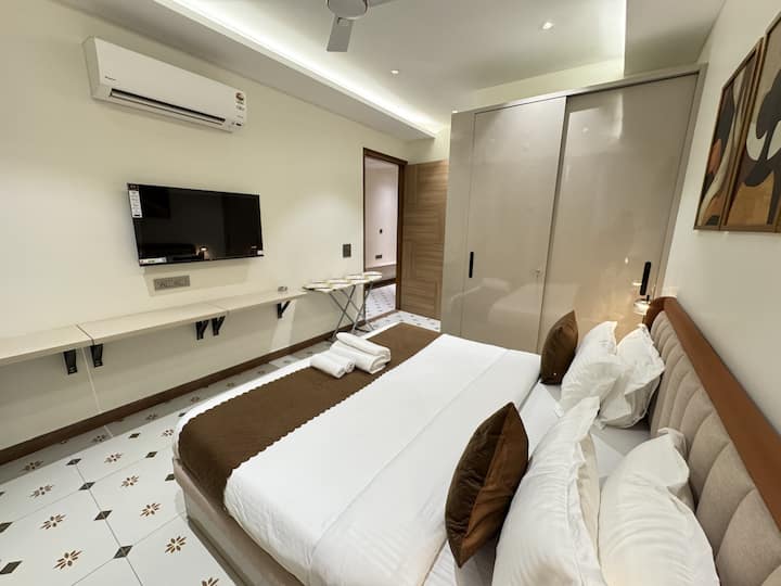 Private 2 Bhk Apartment Sector 45 Gurugram - Gurugram