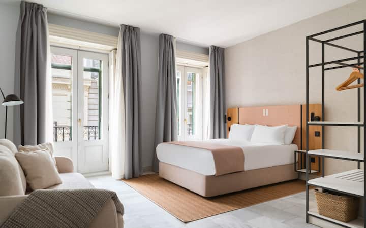 Limehome Madrid Sol | Studio With Sofa Bed - Madrid