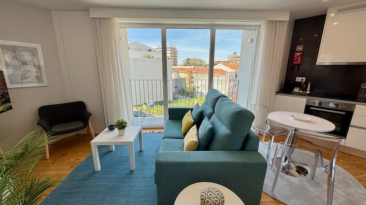 Elegant 1br W/ Parking · 300m Metro · Dom Luis I - Senhora da Hora