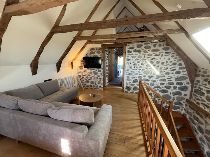 Buron Au Cœur Des Montagnes Du Cantal Avec Spa - Salers