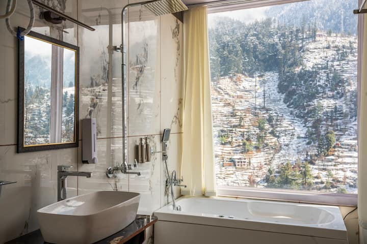 Celestial Infinity | Jacuzzi Suite - Jibhi