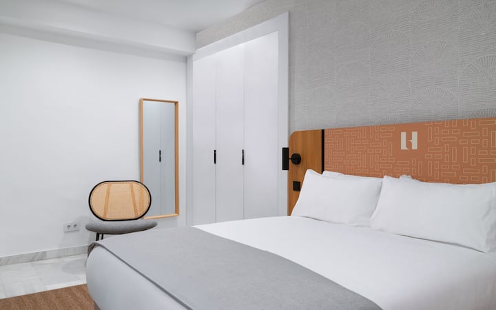 Limehome Madrid Sol | 2-br Apt - Wheelchair Access - Madrid