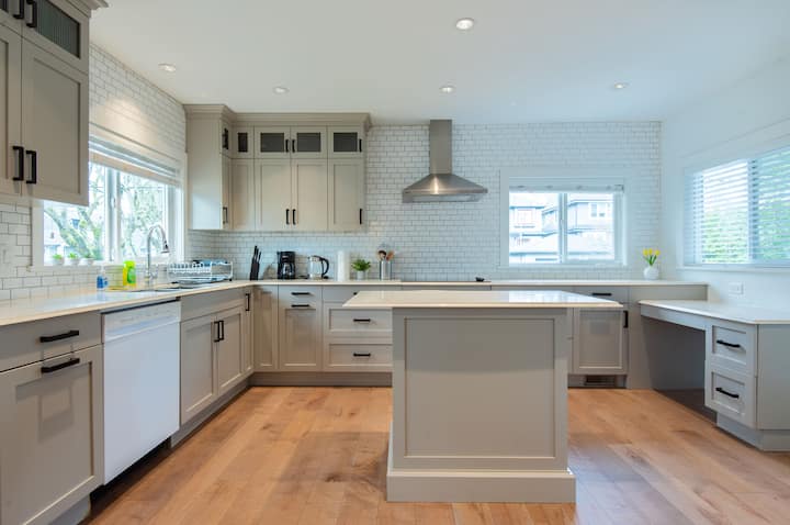 3-bedrooms 1-bathroom Entire Main House In Vanwest - Richmond