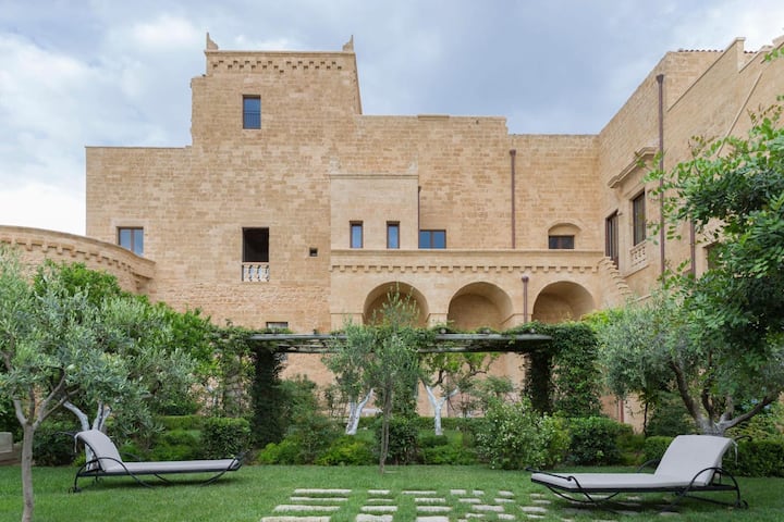 Private 9-room 5-star 17th Century Castle Retreat - Ugento