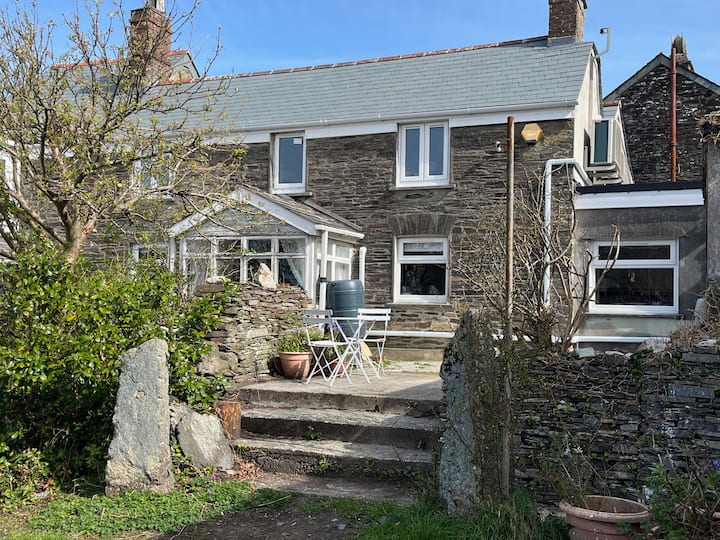 Sunnybrae; Pretty Cottage & Stone Circle! Sleeps 6 - Camelford