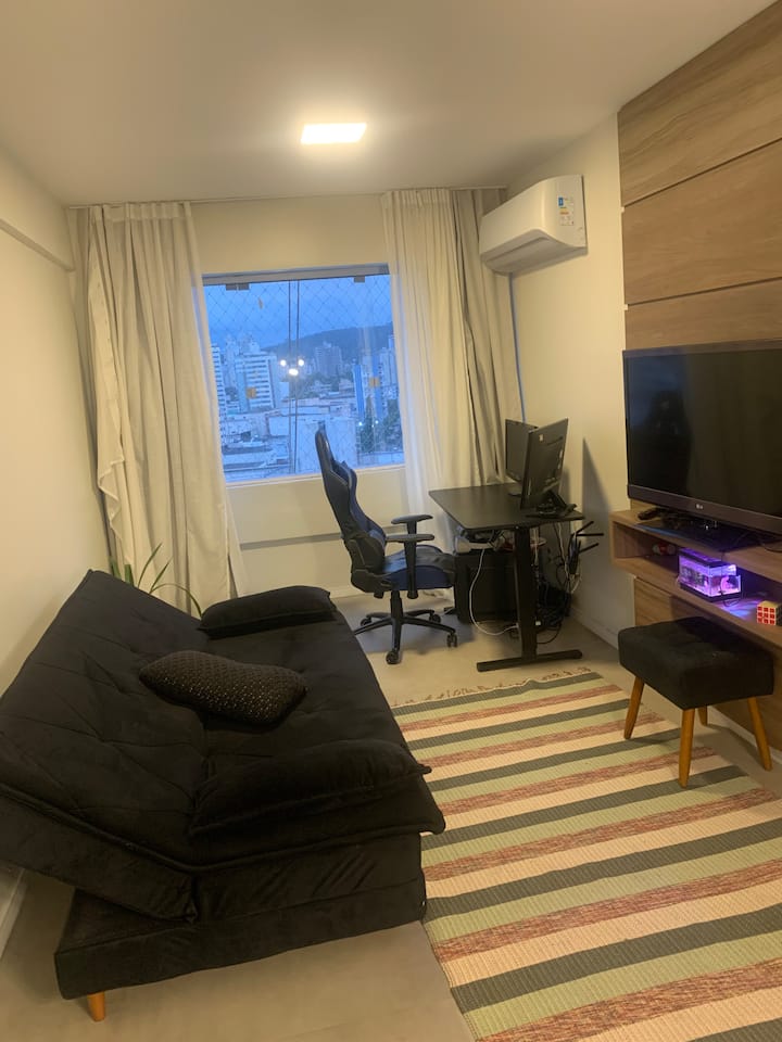 Apto 1 Qua. No Centro De Criciúma | Conforto & Loc - Criciúma