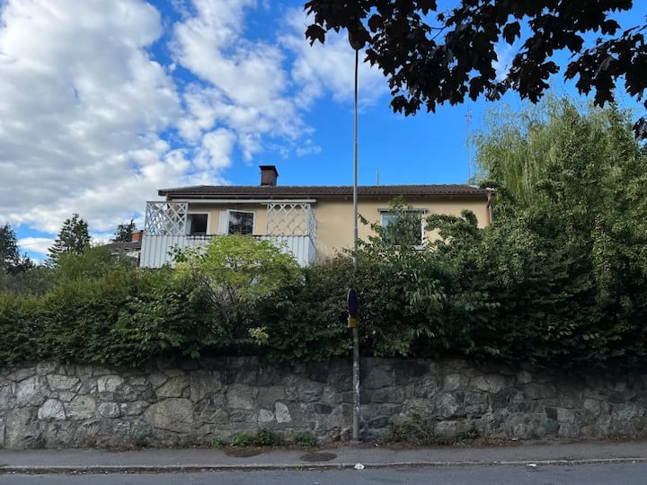 Familjevänlig Villa Nära City - Solna