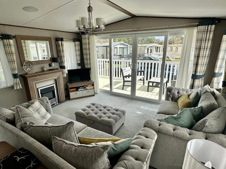 Davies Caravans, Oakdene Forest Park, Passes Inc - Ringwood
