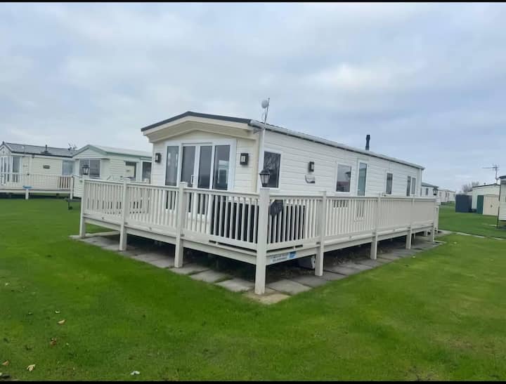 Escape To Comfort With At Our Waterside Retreat - Ingoldmells