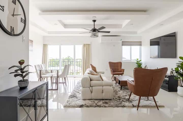 Luxe Cozy Oasis In Kingston - Kingston