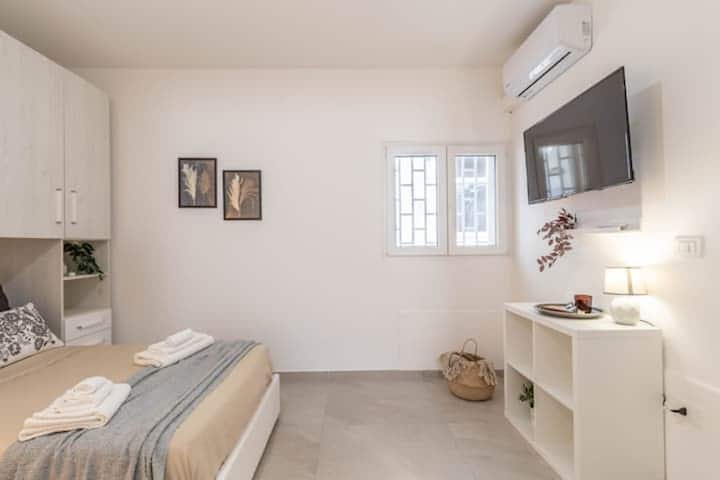 Charme Apartment - Bari City Center - Bari