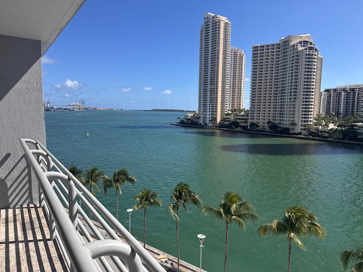 Stylish & Modern Apartment In Prime Brickell - 巴哈馬