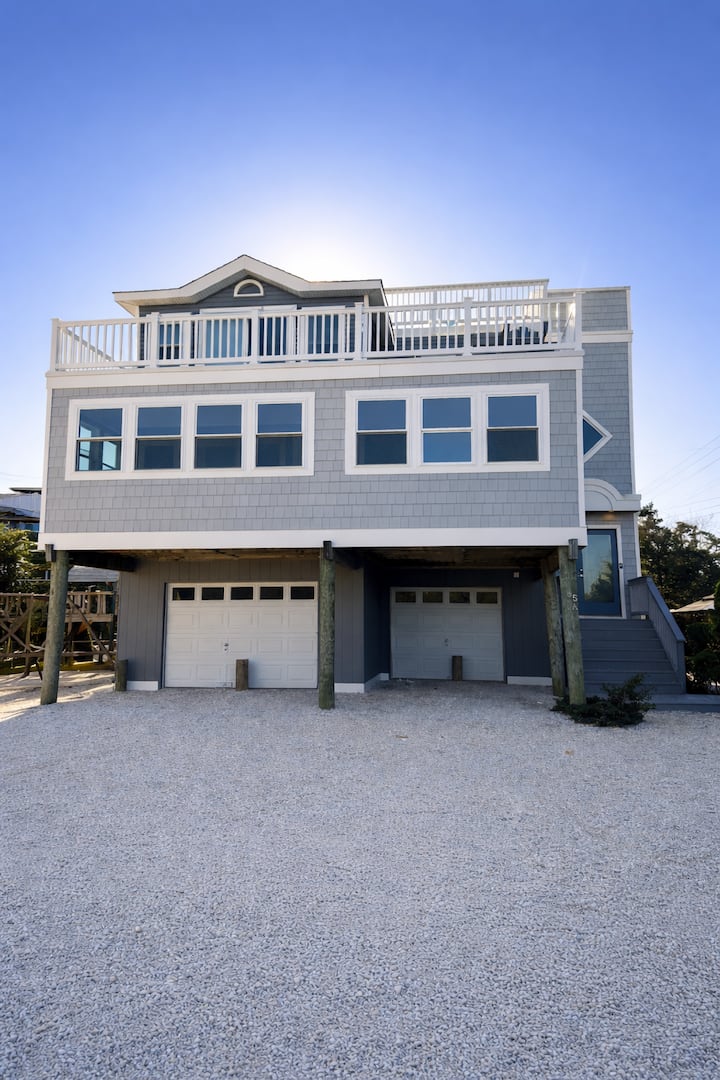 L B I's Loveladies Retreat 3rd From Ocean - Long Beach Island, NJ