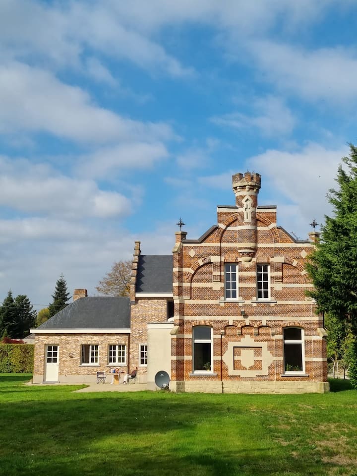 Charmant Mini-kasteeltje Met Grote Tuin - Malines