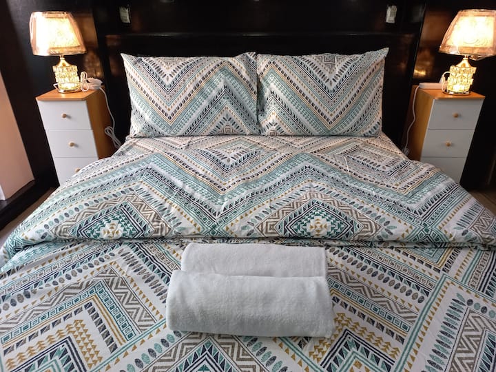 Prime Deal Pool View @ Azure - Parañaque