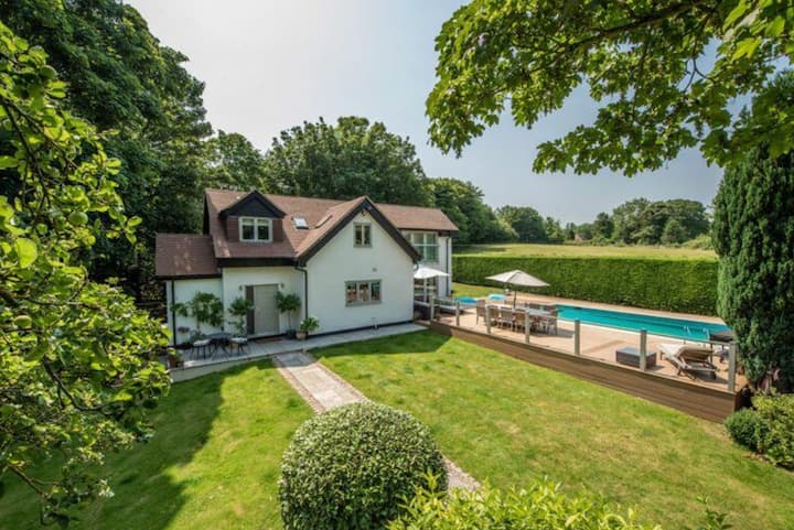 Luxury Countryside Retreat With Pool - Shere