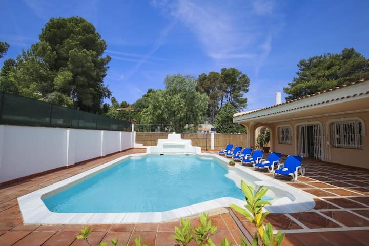 Spacious Private Villa With Pool In Salou - La Pineda
