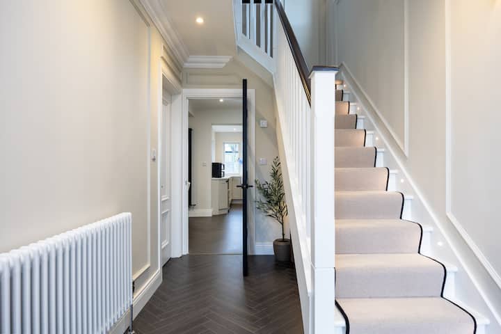 Luxury Family Home Goatstown | Ucd, Dundrum & City - Dublin