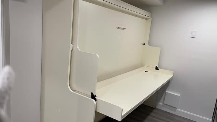 Semi-basement Private Unit With Kitchen & Bathroom - Vaughan