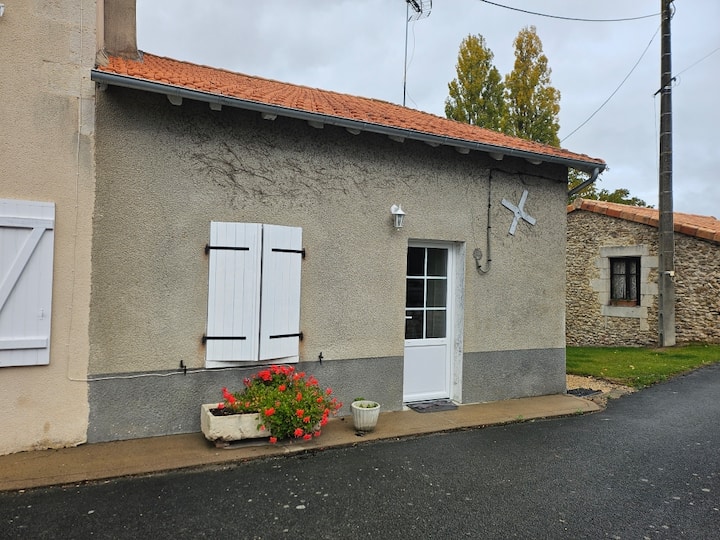Petite Maison Charmante - Lussac-les-Châteaux