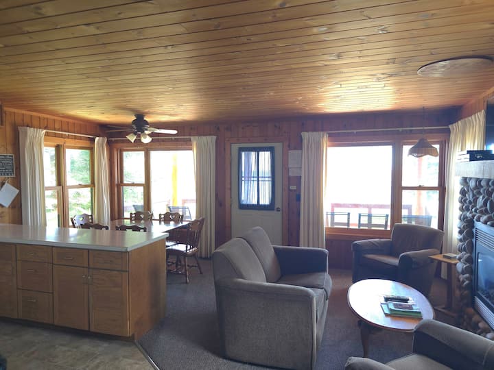 Log Cabin On Lake Superior - Watch The Waves! - Lutsen, MN