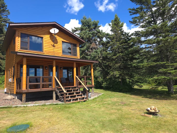 Log Cabin On Lake Superior - Watch The Waves! - Lutsen, MN