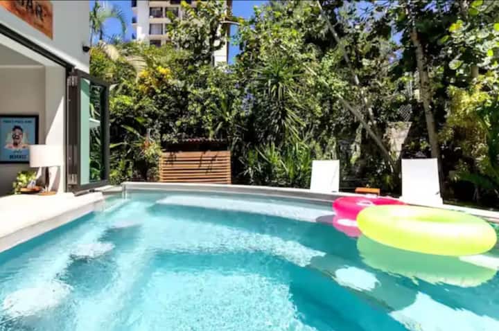 Papi's Tropical Paradise - Carolina