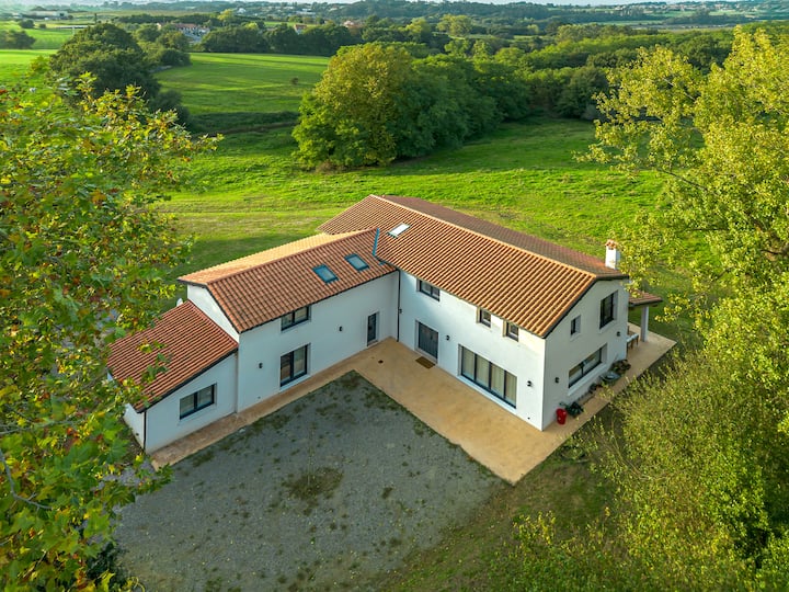 Espectacular Villa Moderna En La Naturaleza - Santander