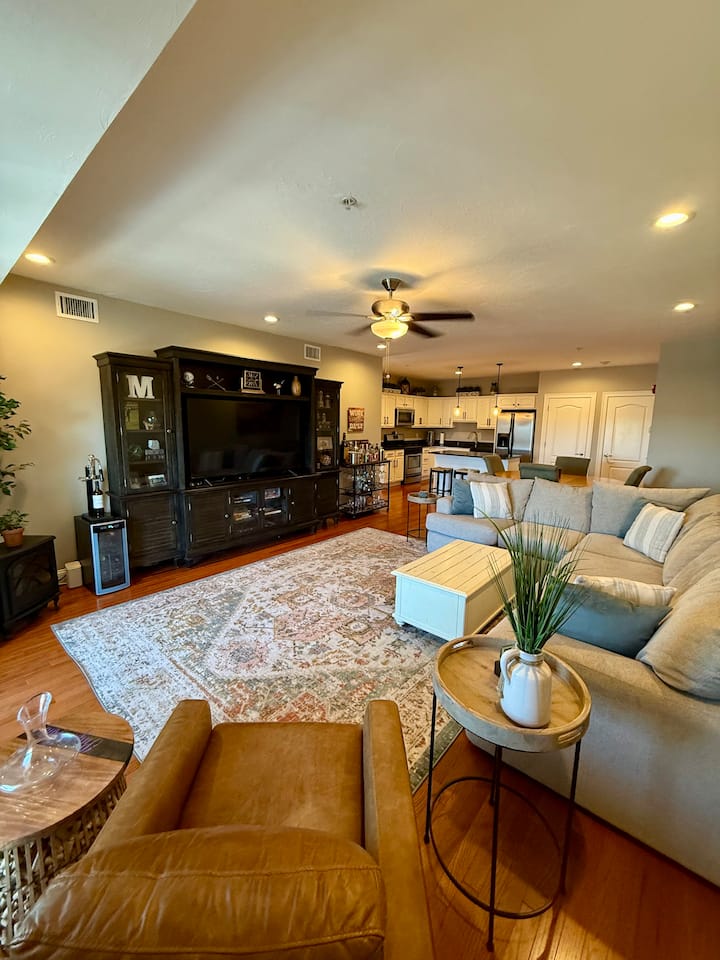 Luxury Condo In Mansfield Ma - Foxborough, MA