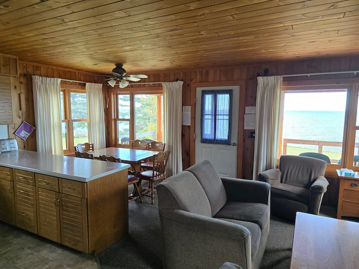 Lake Superior Log Cabin - Wave Watching Delight! - Lutsen, MN