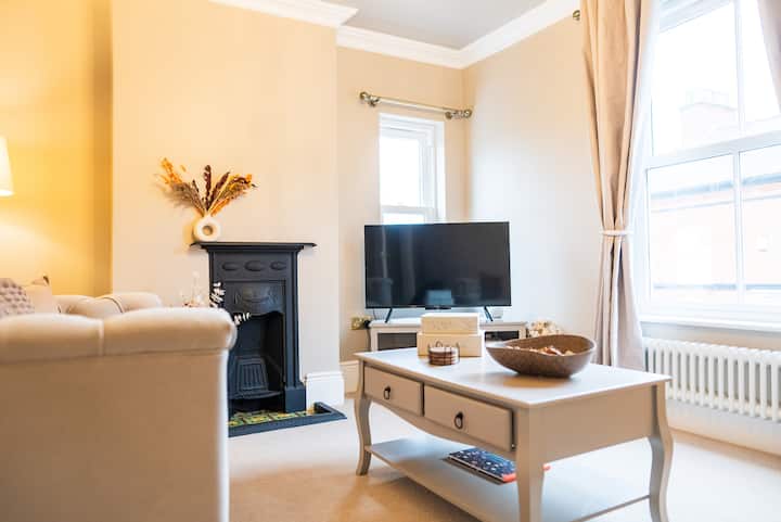 Moody Cottage | 2-bed Apartment | Town Centre - Congleton