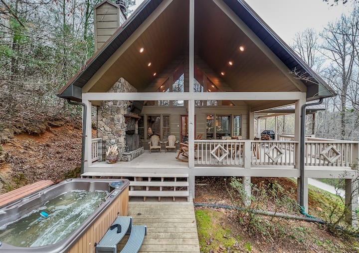 Smoky Elk | Pet Friendly, Smoky Mt Cabin W/hot Tub - Cherokee, NC