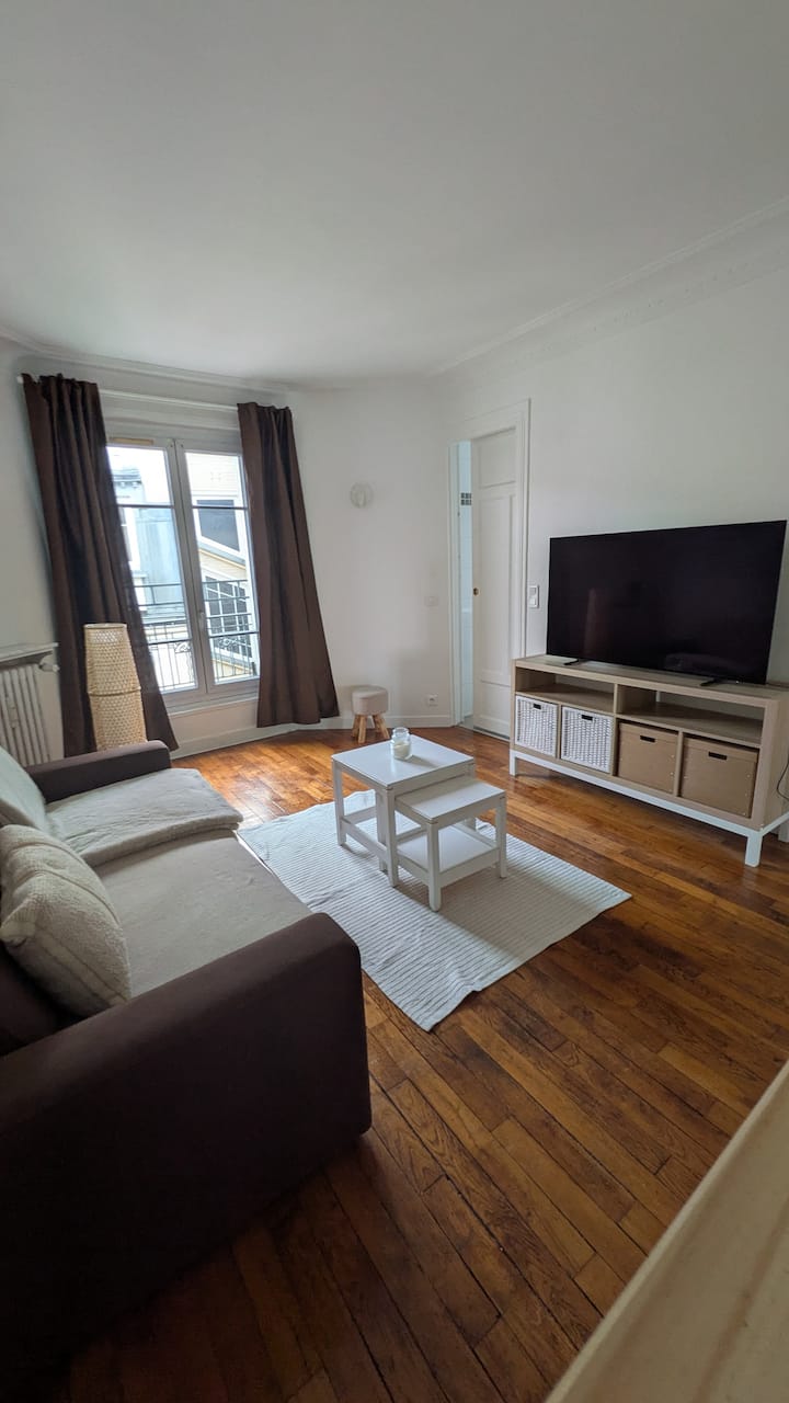 Room With "Bain En Suite" At Porte De Clichy. - Paris