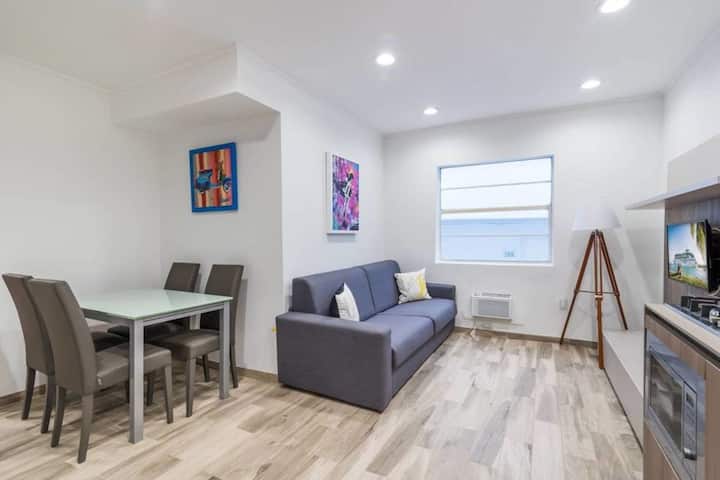 Ocean Drive Beachfront Condo With Direct Beach Acc - Miami Beach, FL