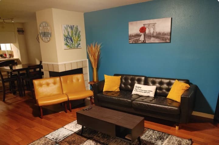 Modern Townhome | Near Usf & Busch Gardens - Temple Terrace, FL