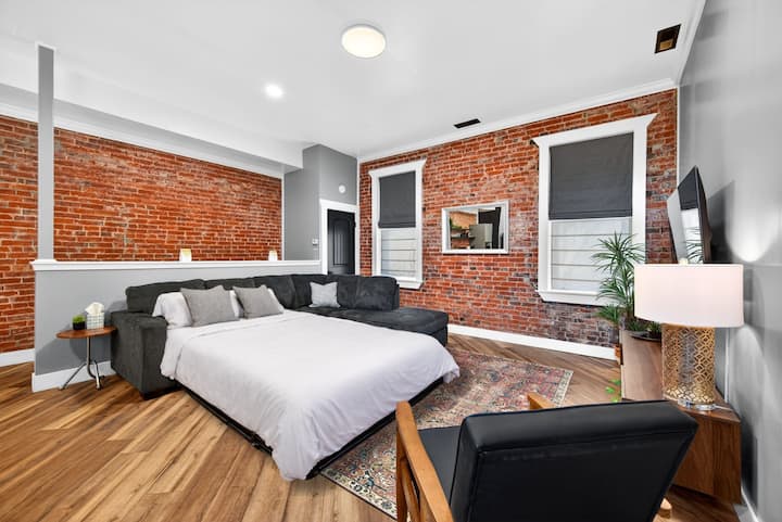 New! Mojito Moments - Stylish, Walkable, Sleeps 4 -