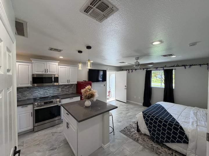 Modern Farm Stay - Phoenix, AZ