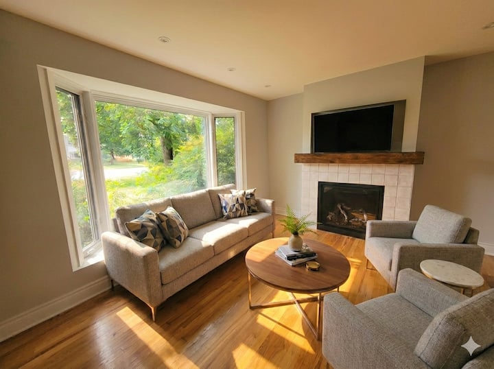 Bright, Spacious Family Home | Ddo | Fireplace - Pointe-Claire