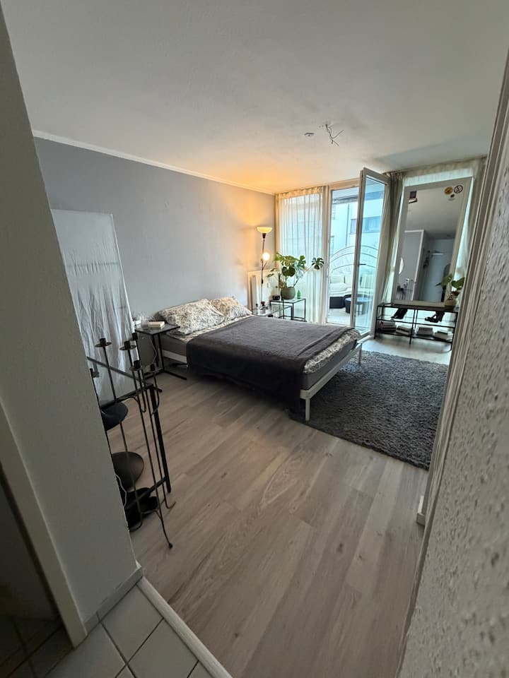 Tiny. Tough. Südstadt - Cologne