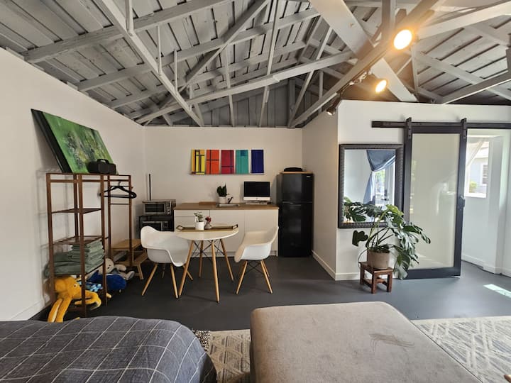 Postscript To Mar Vista- Private Design Guesthouse - Venice Beach, Los Angeles, CA