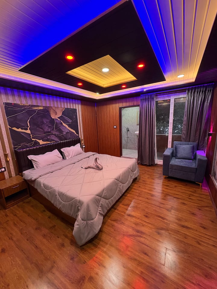 Luxury Darjeeling Homestay And Service Apartment - Darjeeling