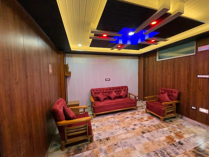 Luxury Darjeeling Homestay And Service Apartment - Darjeeling