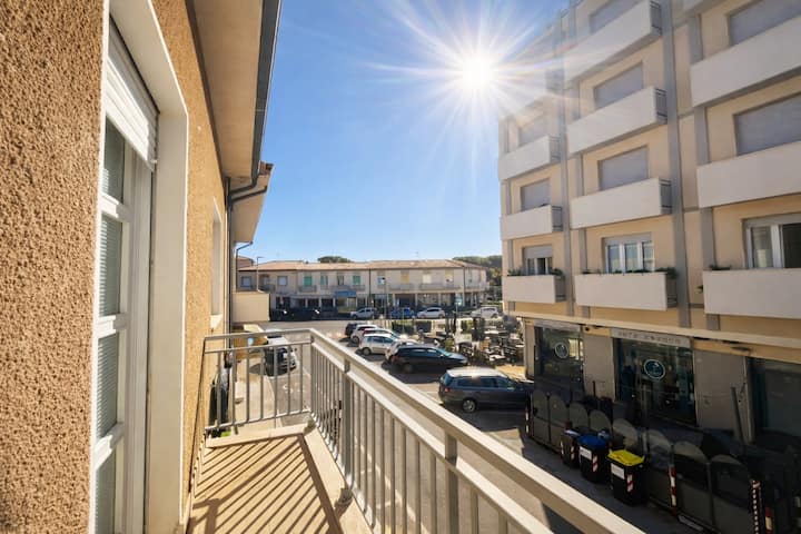 Cecina: 2 Bedrooms 150m To Beach - Cecina