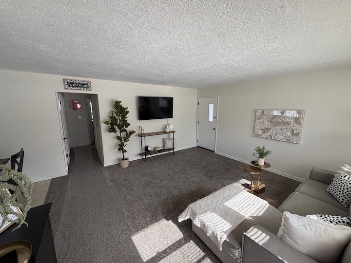 Renovated Ranch - Parma Heights Near Airport, City - Parma, OH