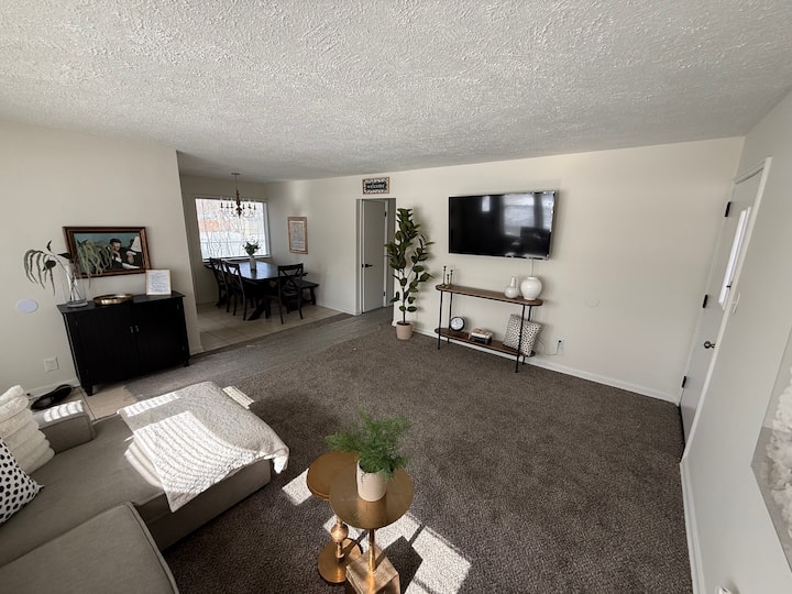 Renovated Ranch - Parma Heights Near Airport, City - Parma, OH