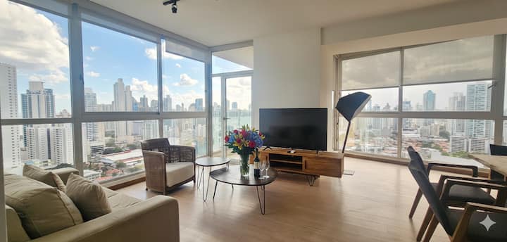 Stunning 3br With Views, Balcony & Parking - Panama City