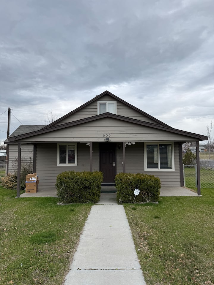 Hermiston 3 Br W/ Loft - Hat Rock State Park, Hermiston