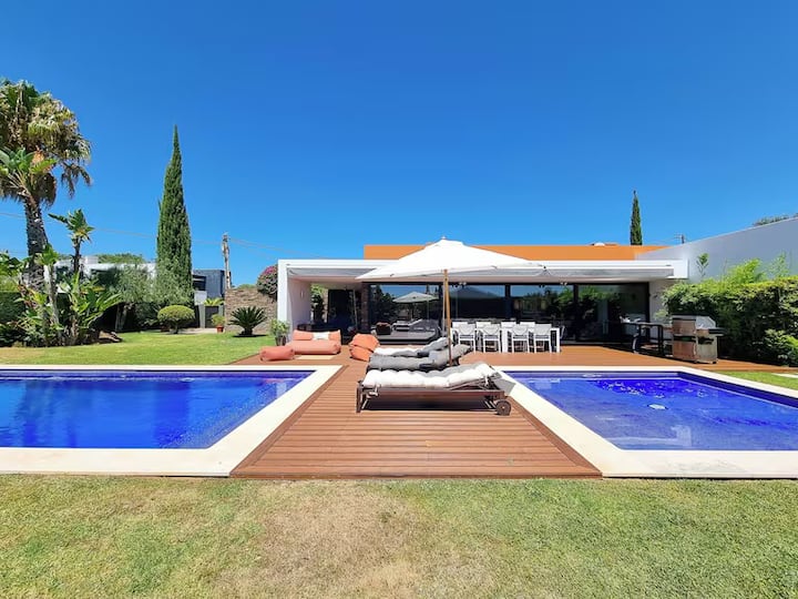 Modern 5br Coastal Home With Outdoor Kitchen & Bbq - Faro District