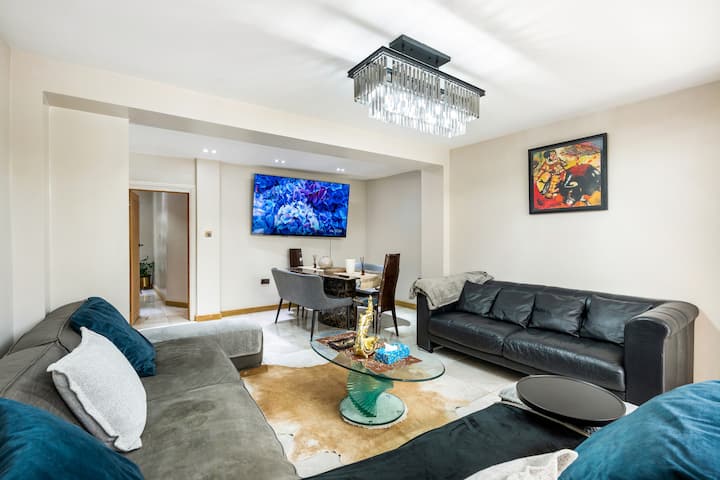 Large Modern 5-bed House | Van Parking | Sleeps 8 - 스테이닝