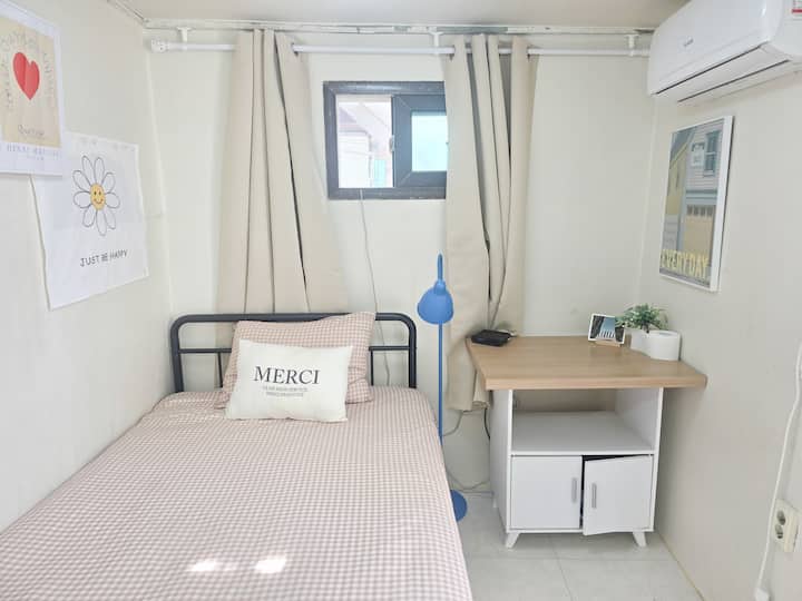 동대문역사공원역 Ddp 신당 5분 원룸 개인화장실 포함 간이주방 1인실
Roof Top - Seoul